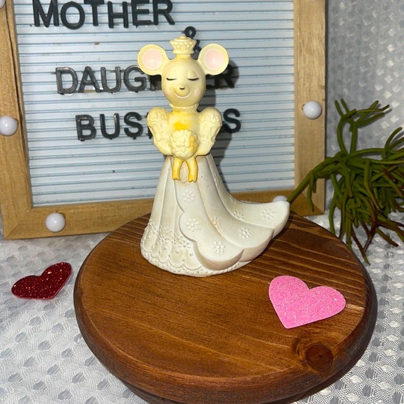 Avon | Other | Vintage Avon Church Mouse Bride 2 Fl Oz Delicate Daisies ...